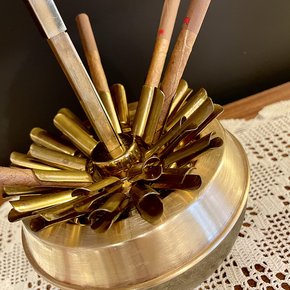 SPHERICAL CIGARETTE DISPENSER (SOLD) - Ntemonte