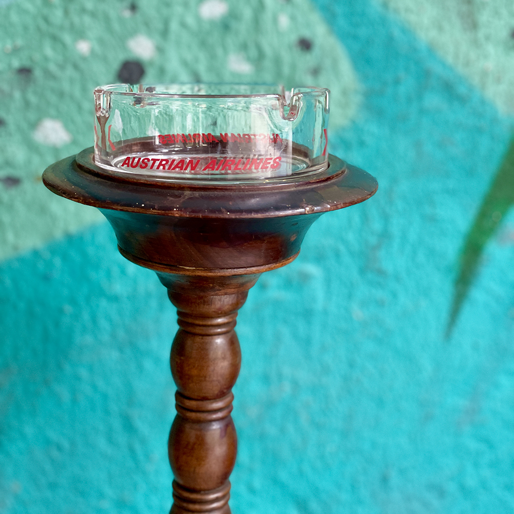 WOODEN FLOOR STAND - Ntemonte